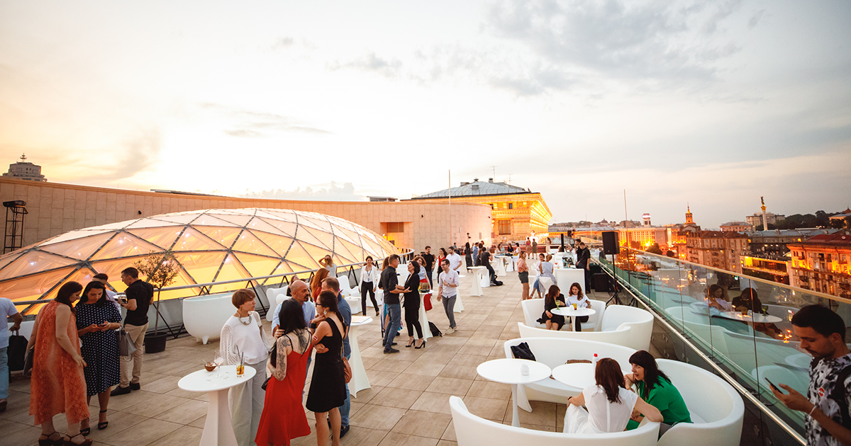 EDEN BAR & ROOFTOP GARDEN: терраса в самом сердце столицы